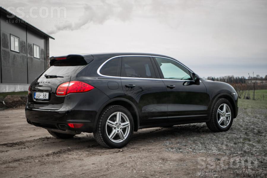 Melns Porsche Cayenne 2012 Daugavpils, ar dzinēja tilpumu 3.00 L un nobraukumu 271 tūkst. km par 16000 €, foto 4 vietnē AUTOMOTO.COM.LV