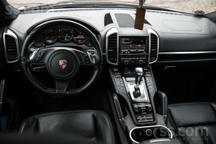 Melns Porsche Cayenne 2012 Daugavpils, ar dzinēja tilpumu 3.00 L un nobraukumu 271 tūkst. km par 16000 €, foto 8 vietnē AUTOMOTO.COM.LV