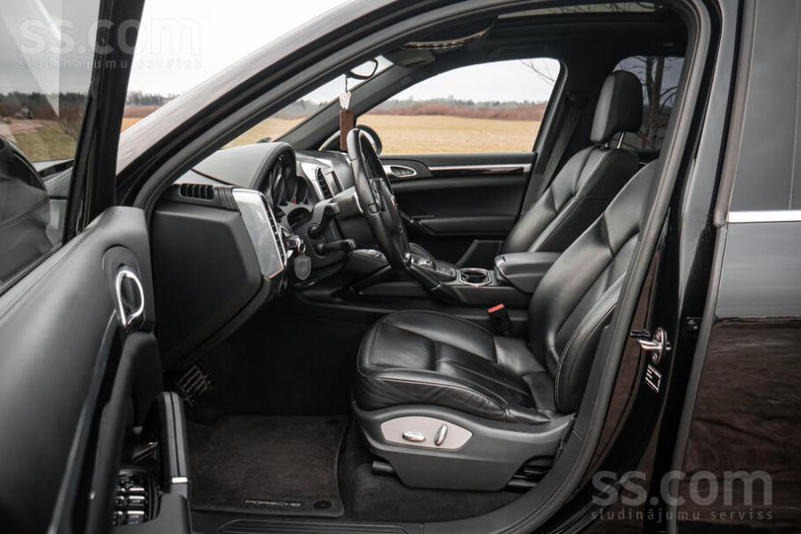 Melns Porsche Cayenne 2012 Daugavpils, ar dzinēja tilpumu 3.00 L un nobraukumu 271 tūkst. km par 16000 €, foto 9 vietnē AUTOMOTO.COM.LV
