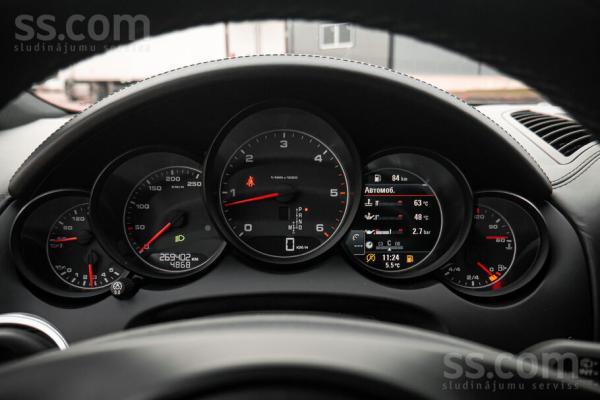 Black Porsche Cayenne 2012 in Daugavpils, with an engine capacity of 3.00 L and mileage of 271 thousand km for 16000 €, photo 9 on AUTOMOTO.COM.LV