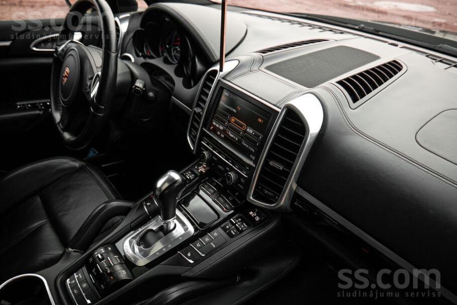 Melns Porsche Cayenne 2012 Daugavpils, ar dzinēja tilpumu 3.00 L un nobraukumu 271 tūkst. km par 16000 €, foto 11 vietnē AUTOMOTO.COM.LV