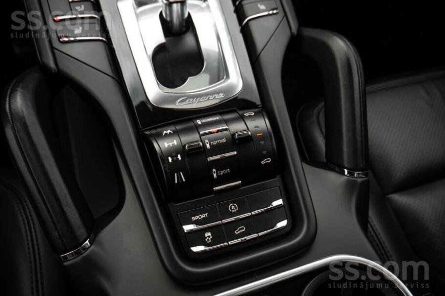 Melns Porsche Cayenne 2012 Daugavpils, ar dzinēja tilpumu 3.00 L un nobraukumu 271 tūkst. km par 16000 €, foto 12 vietnē AUTOMOTO.COM.LV