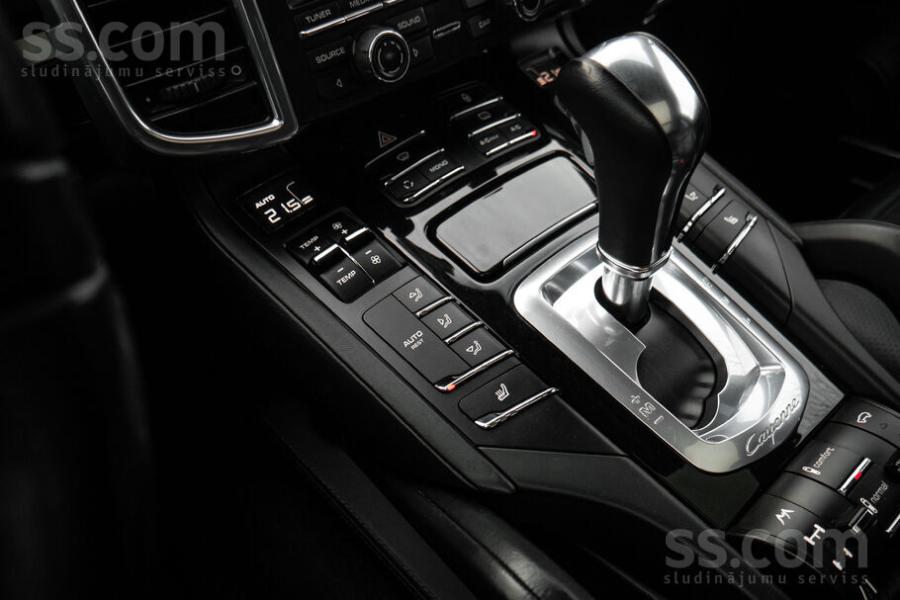Melns Porsche Cayenne 2012 Daugavpils, ar dzinēja tilpumu 3.00 L un nobraukumu 271 tūkst. km par 16000 €, foto 13 vietnē AUTOMOTO.COM.LV