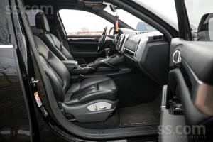 Melns Porsche Cayenne 2012 Daugavpils, ar dzinēja tilpumu 3.00 L un nobraukumu 271 tūkst. km par 16000 €, foto 15 vietnē AUTOMOTO.COM.LV