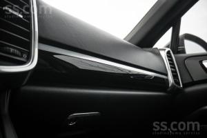 Melns Porsche Cayenne 2012 Daugavpils, ar dzinēja tilpumu 3.00 L un nobraukumu 271 tūkst. km par 16000 €, foto 17 vietnē AUTOMOTO.COM.LV