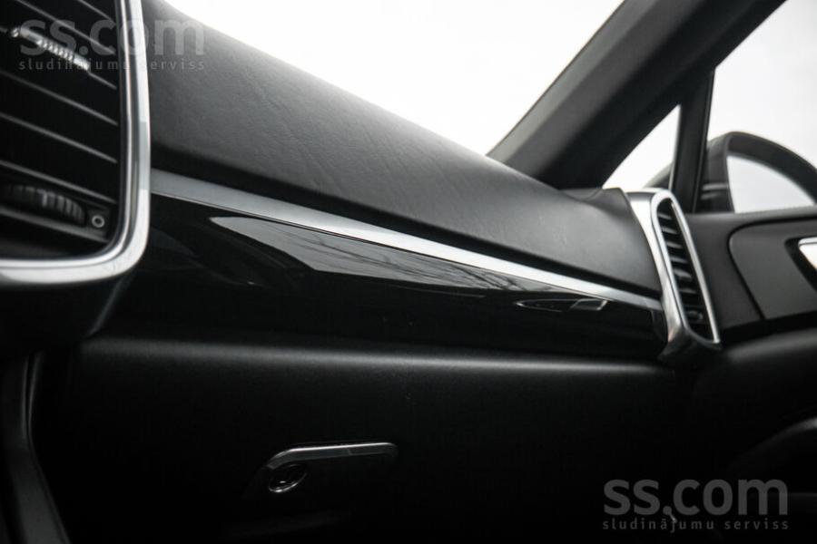 Melns Porsche Cayenne 2012 Daugavpils, ar dzinēja tilpumu 3.00 L un nobraukumu 271 tūkst. km par 16000 €, foto 17 vietnē AUTOMOTO.COM.LV