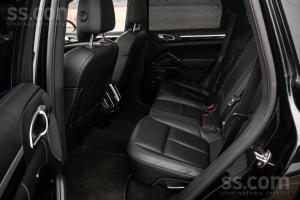 Melns Porsche Cayenne 2012 Daugavpils, ar dzinēja tilpumu 3.00 L un nobraukumu 271 tūkst. km par 16000 €, foto 21 vietnē AUTOMOTO.COM.LV