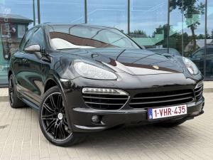 Black Porsche Cayenne 2012 in Utena, with an engine capacity of 2.97 L and mileage of 267 thousand km for 15695 €, photo 4 on AUTOMOTO.COM.LV