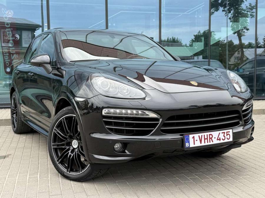 Black Porsche Cayenne 2012 in Utena, with an engine capacity of 2.97 L and mileage of 267 thousand km for 15695 €, photo 4 on AUTOMOTO.COM.LV