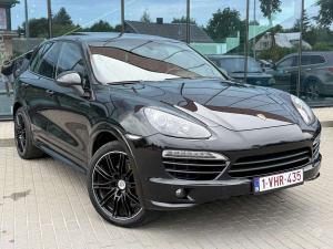 Black Porsche Cayenne 2012 in Utena, with an engine capacity of 2.97 L and mileage of 267 thousand km for 15695 €, photo 5 on AUTOMOTO.COM.LV