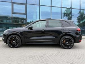 Black Porsche Cayenne 2012 in Utena, with an engine capacity of 2.97 L and mileage of 267 thousand km for 15695 €, photo 8 on AUTOMOTO.COM.LV