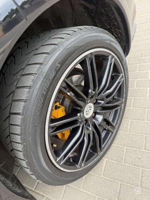 Black Porsche Cayenne 2012 in Utena, with an engine capacity of 2.97 L and mileage of 267 thousand km for 15695 €, photo 13 on AUTOMOTO.COM.LV