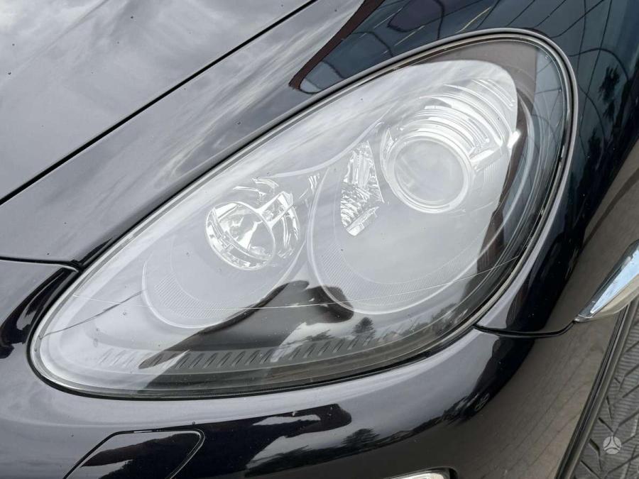 Black Porsche Cayenne 2012 in Utena, with an engine capacity of 2.97 L and mileage of 267 thousand km for 15695 €, photo 16 on AUTOMOTO.COM.LV