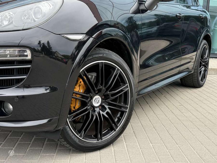 Black Porsche Cayenne 2012 in Utena, with an engine capacity of 2.97 L and mileage of 267 thousand km for 15695 €, photo 18 on AUTOMOTO.COM.LV