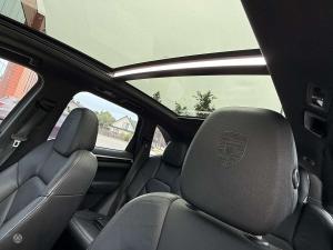 Black Porsche Cayenne 2012 in Utena, with an engine capacity of 2.97 L and mileage of 267 thousand km for 15695 €, photo 23 on AUTOMOTO.COM.LV