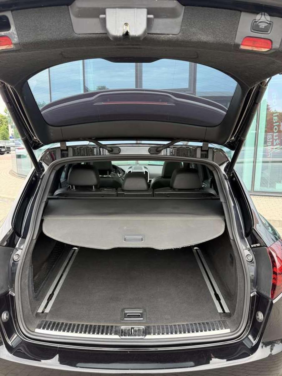 Black Porsche Cayenne 2012 in Utena, with an engine capacity of 2.97 L and mileage of 267 thousand km for 15695 €, photo 28 on AUTOMOTO.COM.LV