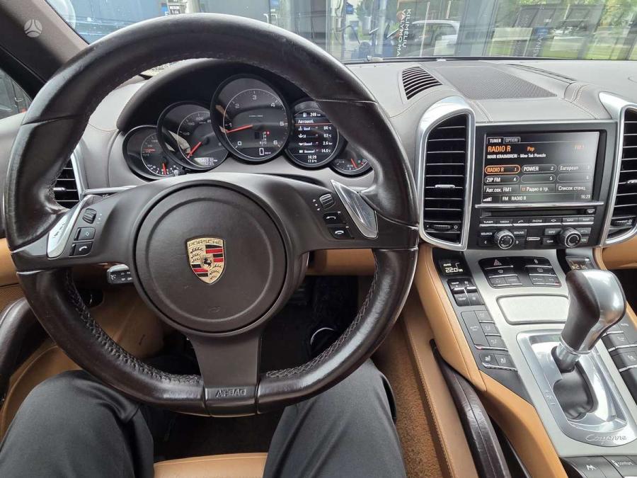 Melns Porsche Cayenne 2012 Viļņa, ar dzinēja tilpumu 2.97 L un nobraukumu 266 tūkst. km par 13600 €, foto 11 vietnē AUTOMOTO.COM.LV
