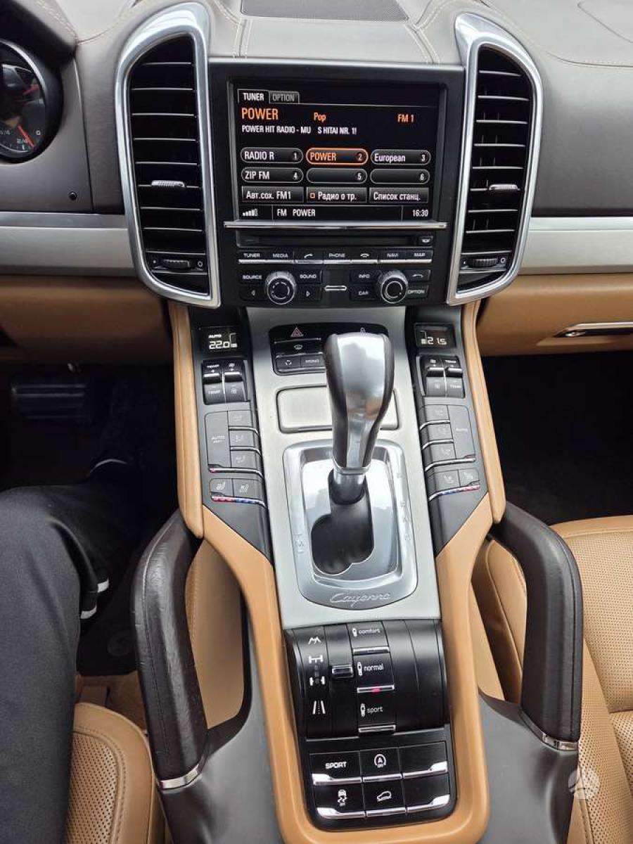 Melns Porsche Cayenne 2012 Viļņa, ar dzinēja tilpumu 2.97 L un nobraukumu 266 tūkst. km par 13600 €, foto 12 vietnē AUTOMOTO.COM.LV