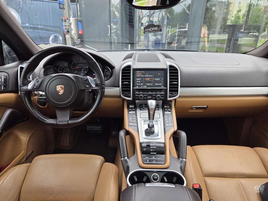 Melns Porsche Cayenne 2012 Viļņa, ar dzinēja tilpumu 2.97 L un nobraukumu 266 tūkst. km par 13600 €, foto 13 vietnē AUTOMOTO.COM.LV
