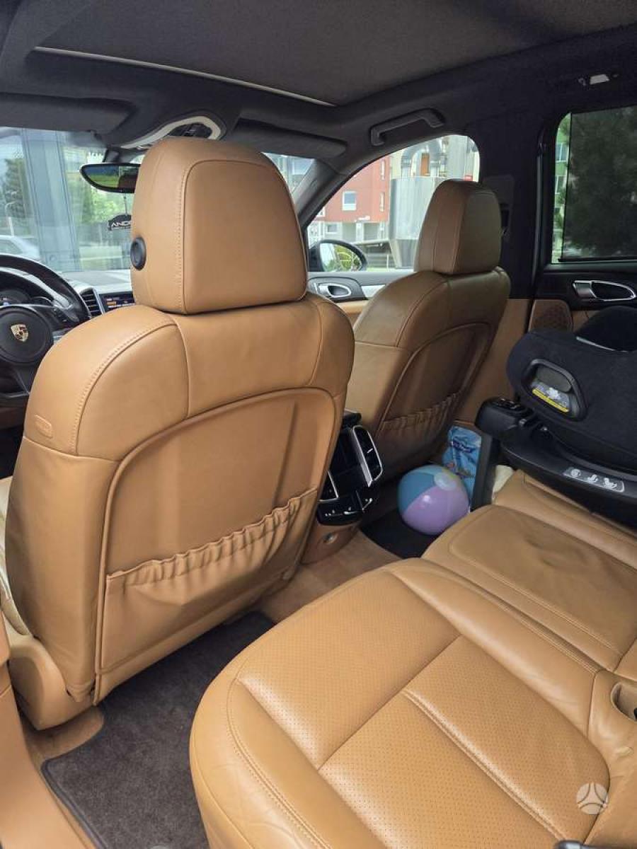 Melns Porsche Cayenne 2012 Viļņa, ar dzinēja tilpumu 2.97 L un nobraukumu 266 tūkst. km par 13600 €, foto 17 vietnē AUTOMOTO.COM.LV
