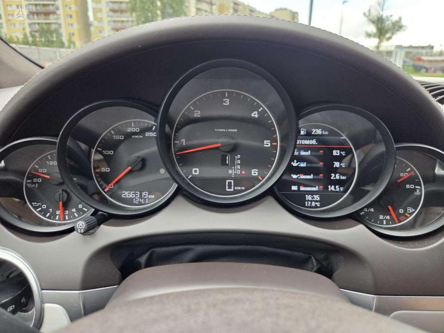 Melns Porsche Cayenne 2012 Viļņa, ar dzinēja tilpumu 2.97 L un nobraukumu 266 tūkst. km par 13600 €, foto 18 vietnē AUTOMOTO.COM.LV
