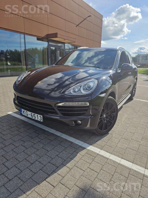 Black Porsche Cayenne 2012 in Riga, with an engine capacity of 3.00 L and mileage of 292 thousand km for 15500 €, photo 1 on AUTOMOTO.COM.LV