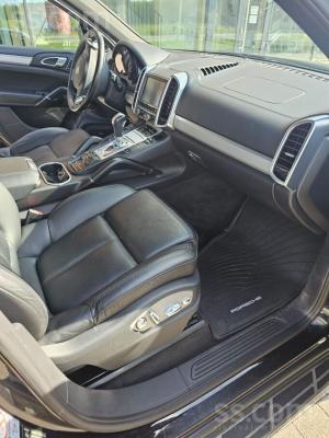 Black Porsche Cayenne 2012 in Riga, with an engine capacity of 3.00 L and mileage of 292 thousand km for 15500 €, photo 13 on AUTOMOTO.COM.LV
