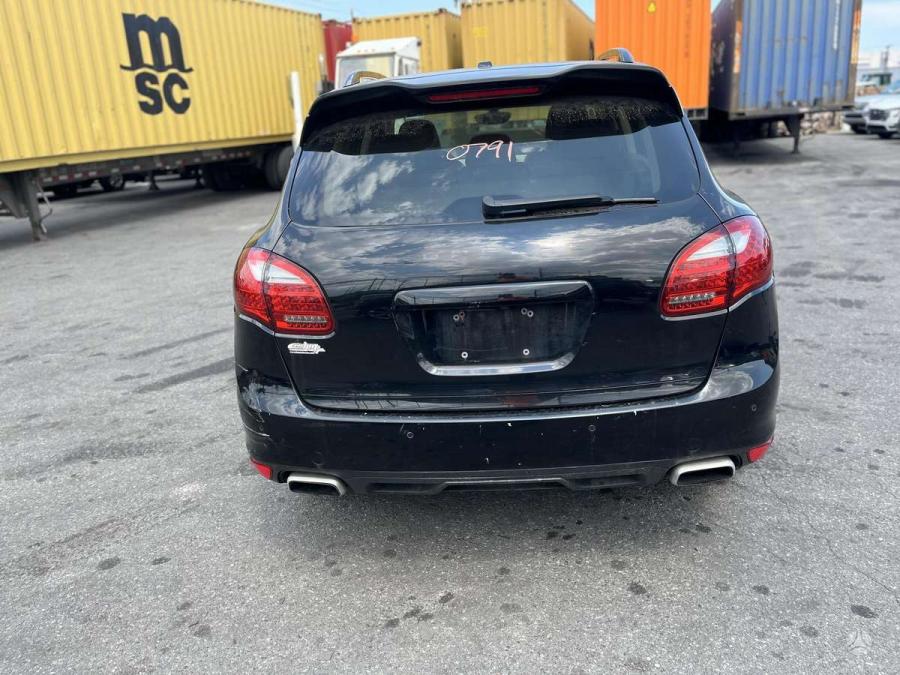 Melns Porsche Cayenne 2012 Viļņa, ar dzinēja tilpumu 4.81 L un nobraukumu 311 tūkst. km par 7450 €, foto 10 vietnē AUTOMOTO.COM.LV