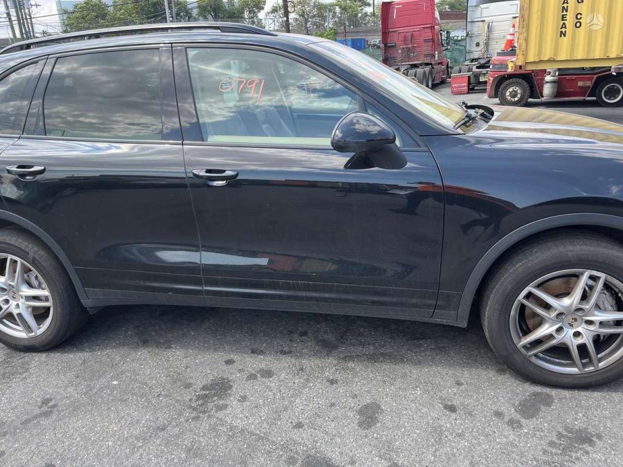 Melns Porsche Cayenne 2012 Viļņa, ar dzinēja tilpumu 4.81 L un nobraukumu 311 tūkst. km par 7450 €, foto 13 vietnē AUTOMOTO.COM.LV