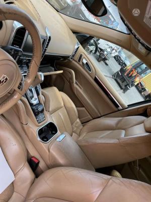 Melns Porsche Cayenne 2012 Viļņa, ar dzinēja tilpumu 4.81 L un nobraukumu 311 tūkst. km par 7450 €, foto 17 vietnē AUTOMOTO.COM.LV