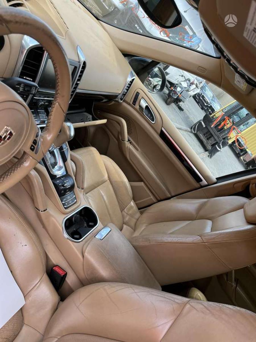 Melns Porsche Cayenne 2012 Viļņa, ar dzinēja tilpumu 4.81 L un nobraukumu 311 tūkst. km par 7450 €, foto 17 vietnē AUTOMOTO.COM.LV