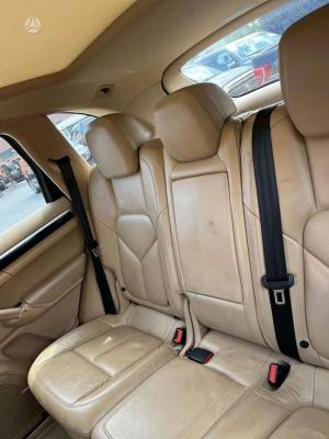 Melns Porsche Cayenne 2012 Viļņa, ar dzinēja tilpumu 4.81 L un nobraukumu 311 tūkst. km par 7450 €, foto 18 vietnē AUTOMOTO.COM.LV