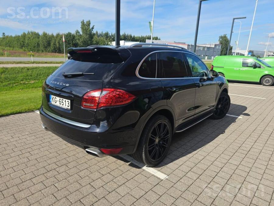 Black Porsche Cayenne 2012 in Riga, with an engine capacity of 3.00 L and mileage of 292 thousand km for 14900 €, photo 5 on AUTOMOTO.COM.LV