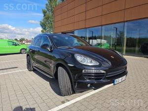 Black Porsche Cayenne 2012 in Riga, with an engine capacity of 3.00 L and mileage of 292 thousand km for 14900 €, photo 11 on AUTOMOTO.COM.LV
