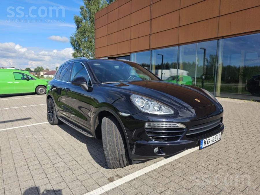 Black Porsche Cayenne 2012 in Riga, with an engine capacity of 3.00 L and mileage of 292 thousand km for 14900 €, photo 11 on AUTOMOTO.COM.LV