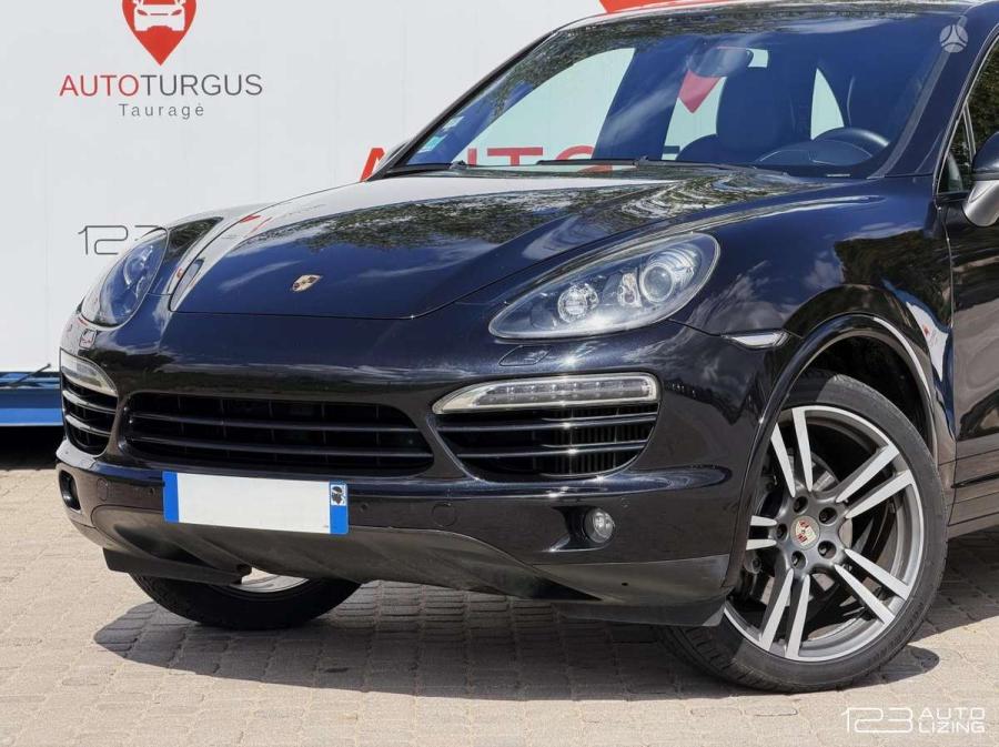 Melns Porsche Cayenne 2012 Tauragė, ar dzinēja tilpumu 3.00 L un nobraukumu 188 tūkst. km par 14500 €, foto 3 vietnē AUTOMOTO.COM.LV