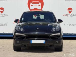 Melns Porsche Cayenne 2012 Tauragė, ar dzinēja tilpumu 3.00 L un nobraukumu 188 tūkst. km par 14500 €, foto 4 vietnē AUTOMOTO.COM.LV