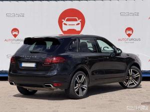 Melns Porsche Cayenne 2012 Tauragė, ar dzinēja tilpumu 3.00 L un nobraukumu 188 tūkst. km par 14500 €, foto 9 vietnē AUTOMOTO.COM.LV
