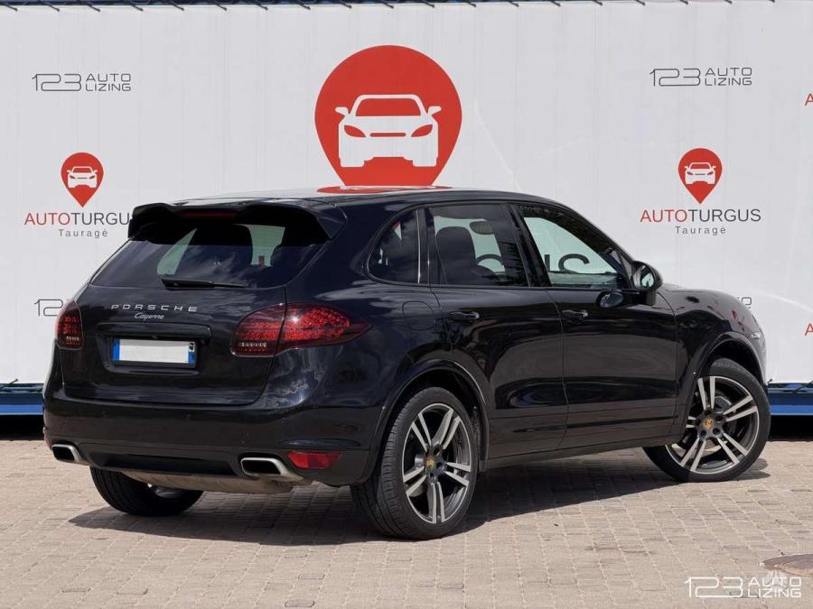 Melns Porsche Cayenne 2012 Tauragė, ar dzinēja tilpumu 3.00 L un nobraukumu 188 tūkst. km par 14500 €, foto 9 vietnē AUTOMOTO.COM.LV