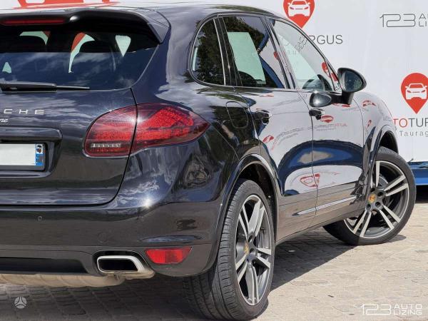 Black Porsche Cayenne 2012 in Taurage, with an engine capacity of 3.00 L and mileage of 188 thousand km for 14500 €, photo 9 on AUTOMOTO.COM.LV