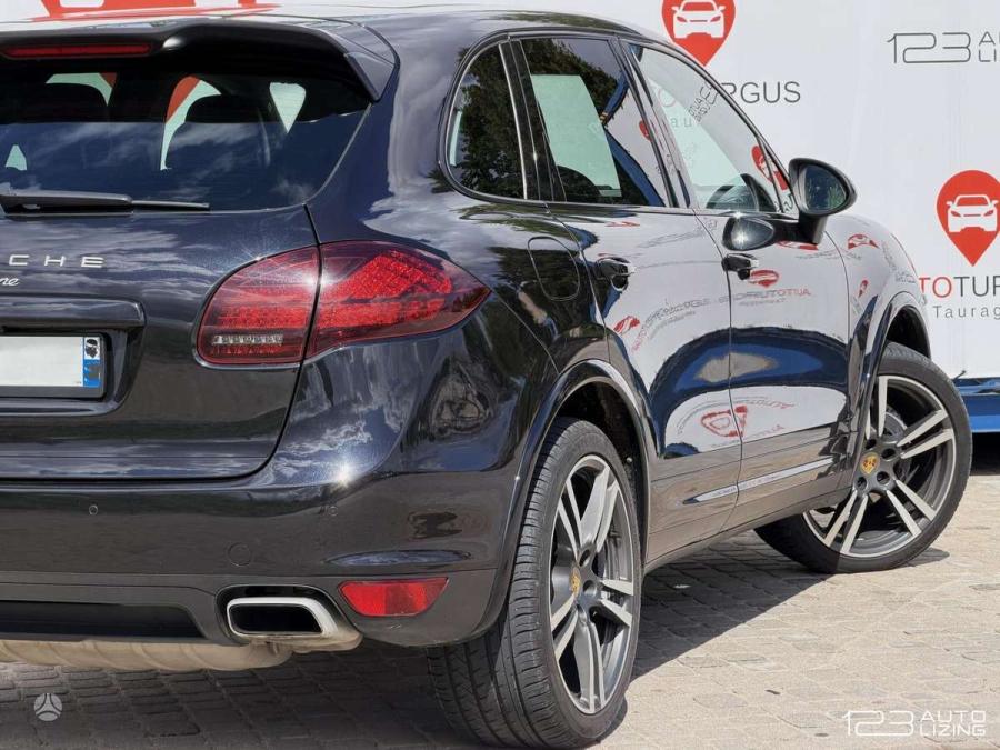 Melns Porsche Cayenne 2012 Tauragė, ar dzinēja tilpumu 3.00 L un nobraukumu 188 tūkst. km par 14500 €, foto 10 vietnē AUTOMOTO.COM.LV