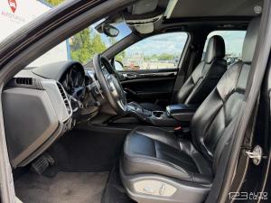 Melns Porsche Cayenne 2012 Tauragė, ar dzinēja tilpumu 3.00 L un nobraukumu 188 tūkst. km par 14500 €, foto 12 vietnē AUTOMOTO.COM.LV