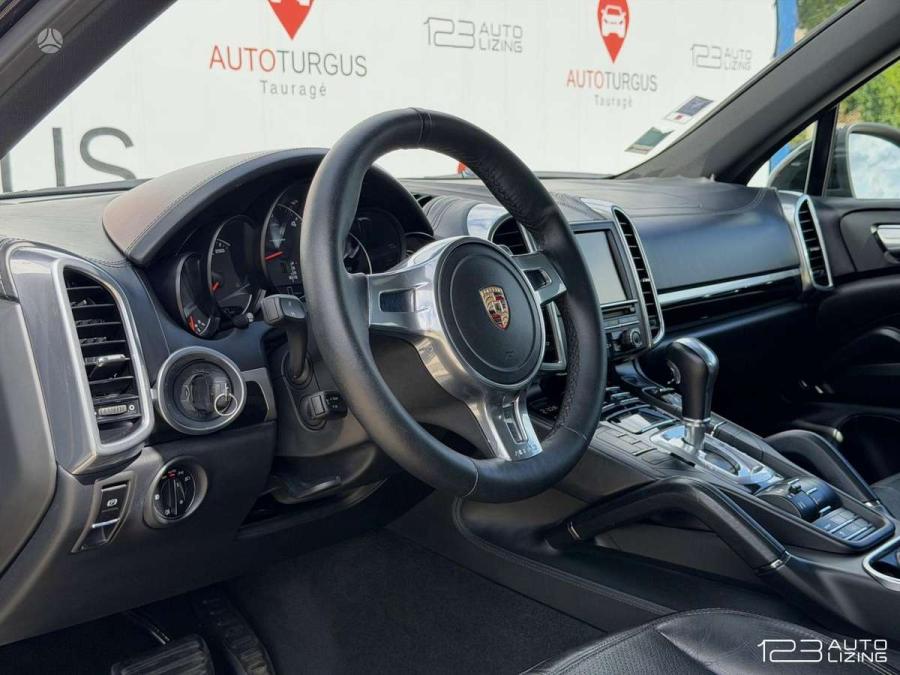 Melns Porsche Cayenne 2012 Tauragė, ar dzinēja tilpumu 3.00 L un nobraukumu 188 tūkst. km par 14500 €, foto 13 vietnē AUTOMOTO.COM.LV