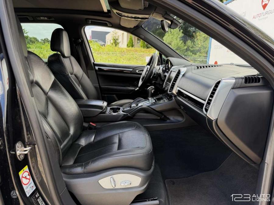 Melns Porsche Cayenne 2012 Tauragė, ar dzinēja tilpumu 3.00 L un nobraukumu 188 tūkst. km par 14500 €, foto 15 vietnē AUTOMOTO.COM.LV