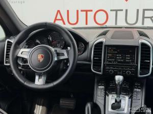 Melns Porsche Cayenne 2012 Tauragė, ar dzinēja tilpumu 3.00 L un nobraukumu 188 tūkst. km par 14500 €, foto 18 vietnē AUTOMOTO.COM.LV