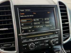 Melns Porsche Cayenne 2012 Tauragė, ar dzinēja tilpumu 3.00 L un nobraukumu 188 tūkst. km par 14500 €, foto 21 vietnē AUTOMOTO.COM.LV