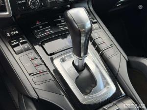 Melns Porsche Cayenne 2012 Tauragė, ar dzinēja tilpumu 3.00 L un nobraukumu 188 tūkst. km par 14500 €, foto 23 vietnē AUTOMOTO.COM.LV