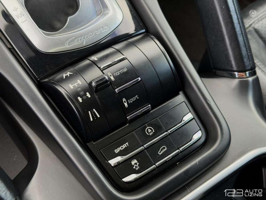 Melns Porsche Cayenne 2012 Tauragė, ar dzinēja tilpumu 3.00 L un nobraukumu 188 tūkst. km par 14500 €, foto 24 vietnē AUTOMOTO.COM.LV