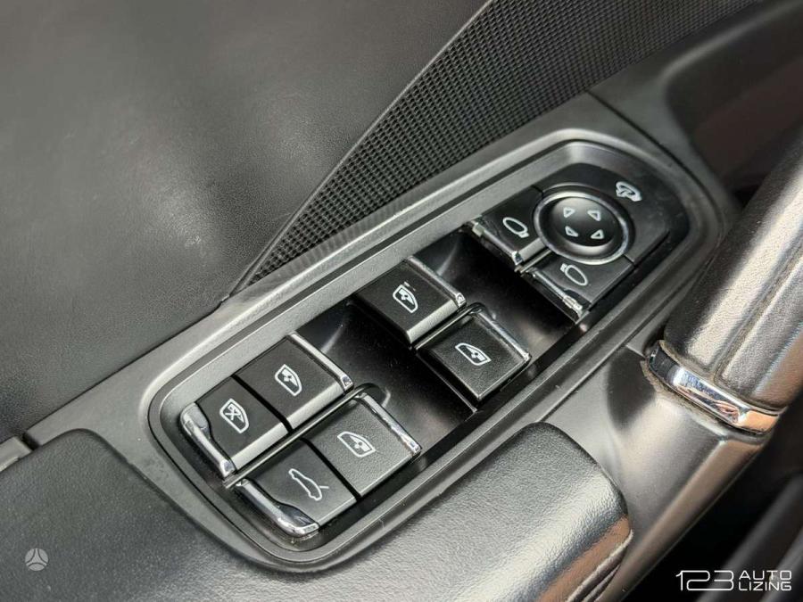 Melns Porsche Cayenne 2012 Tauragė, ar dzinēja tilpumu 3.00 L un nobraukumu 188 tūkst. km par 14500 €, foto 25 vietnē AUTOMOTO.COM.LV