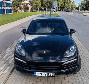 Melns Porsche Cayenne 2012 Rīga, ar dzinēja tilpumu 3.00 L un nobraukumu 296 tūkst. km par 18700 €, foto 4 vietnē AUTOMOTO.COM.LV